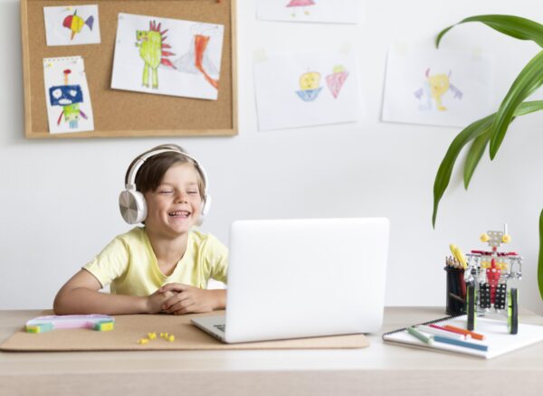 Scratch vs. Python: Which is Better for Kids? - Soft Tech Junior